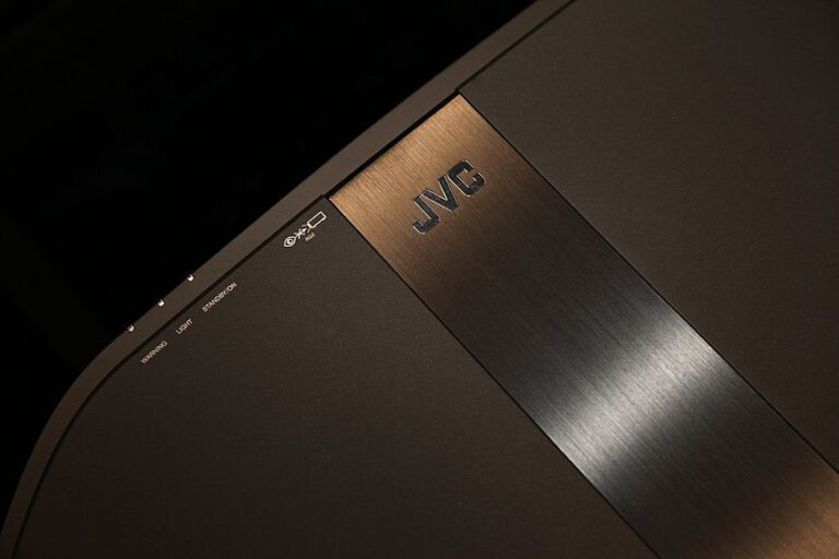 JVC DLA-NZ8 Review (8K D-ILA Projector) | HME